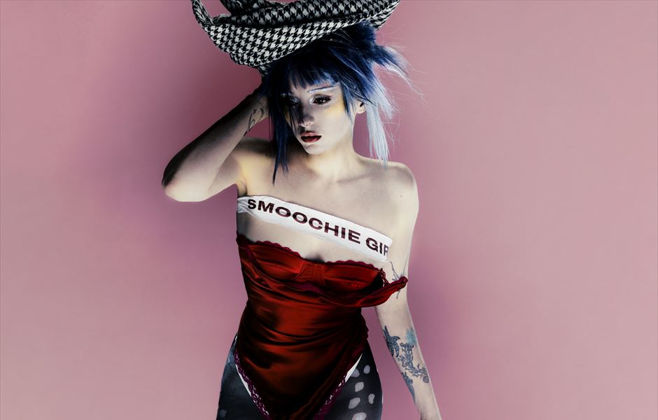 ASHNIKKO ANNOUNCES NEW ALBUM 'SMOOCHIES', SHARES NEW SINGLE 'TRINKETS' AND ANNOUNCES FEBRUARY ...