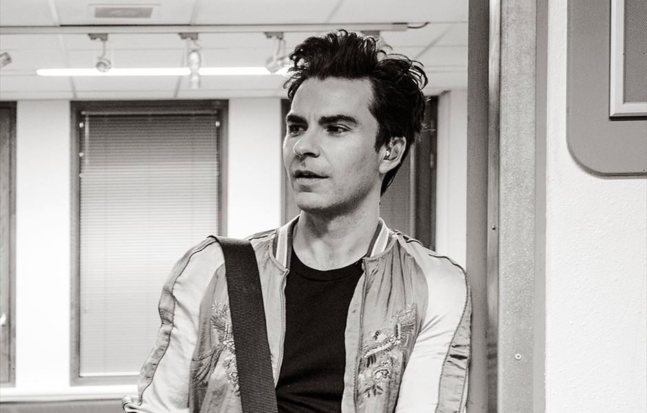 KELLY JONES ANNOUNCES MORE SOLO DATES - Gigs And Tours News